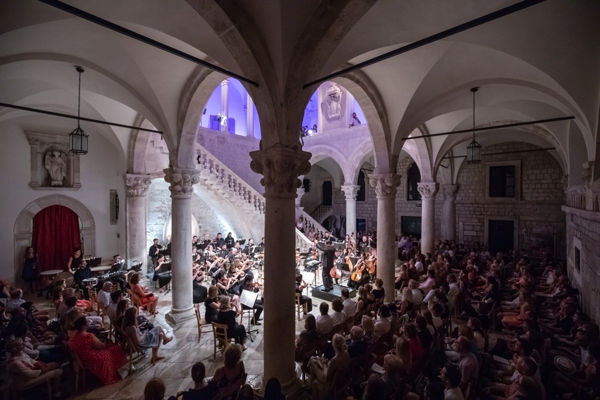 DSO nastup pod ravnanjem maestra Pavla Zajceva i violončelista Nicolasa ...