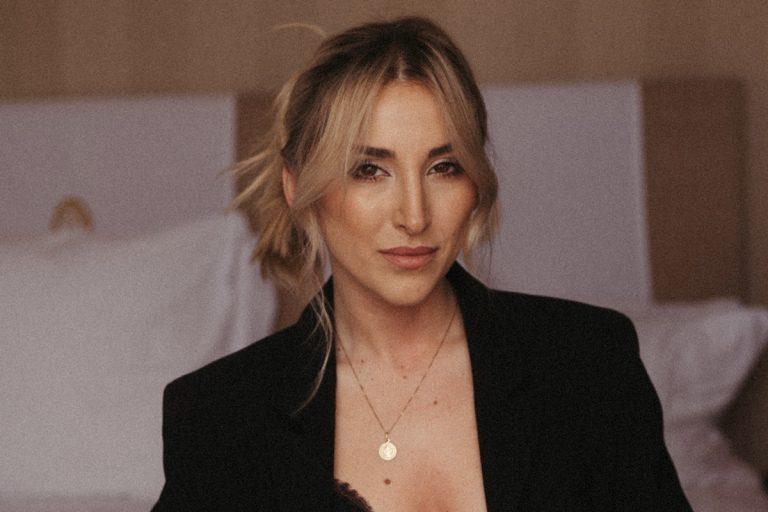 ALBUM DO KRAJA GODINE Ema Jusić snima novu pjesmu u New Yorku - DuList