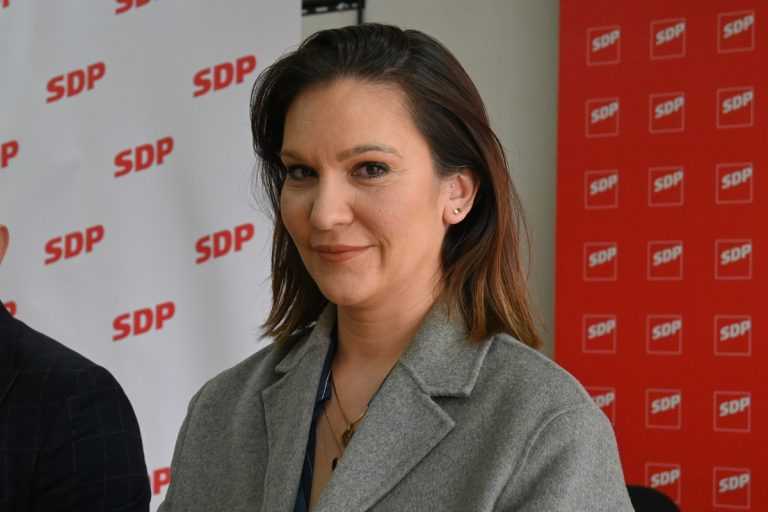 BONAČIĆ OBRADOVIĆ Azil, mir mir mir nitko nije kriv, ava ava ava nitko ...
