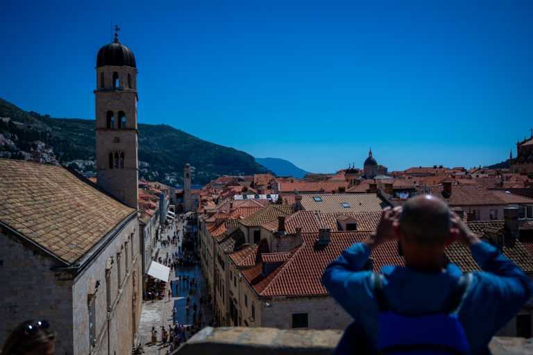 MARO I BARO DOBILI KONKURENCIJU Ure počeo otkucavati i zvonik Male ...